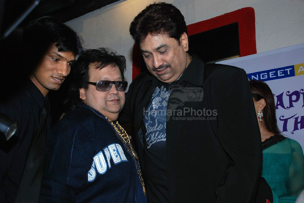 Bappi Lahri,Kumar Sanu at Sameer's 50th birthday in Lokhandwala on Feb 24th 2008 / Bappa Lahari ...